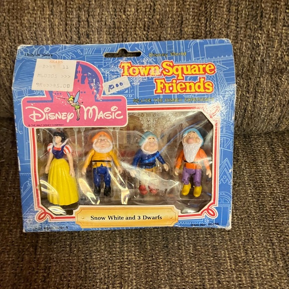 Disney | Toys | New Disney World Town Square Friends Snow White 3 ...